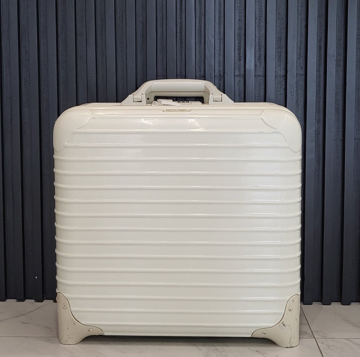 Rimowa Original Compact Cabin Luggage White – Elysee PH